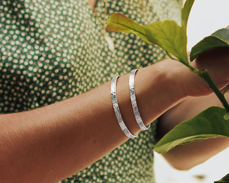 Bracelet jonc martelé pour femme | Cadeaux.com